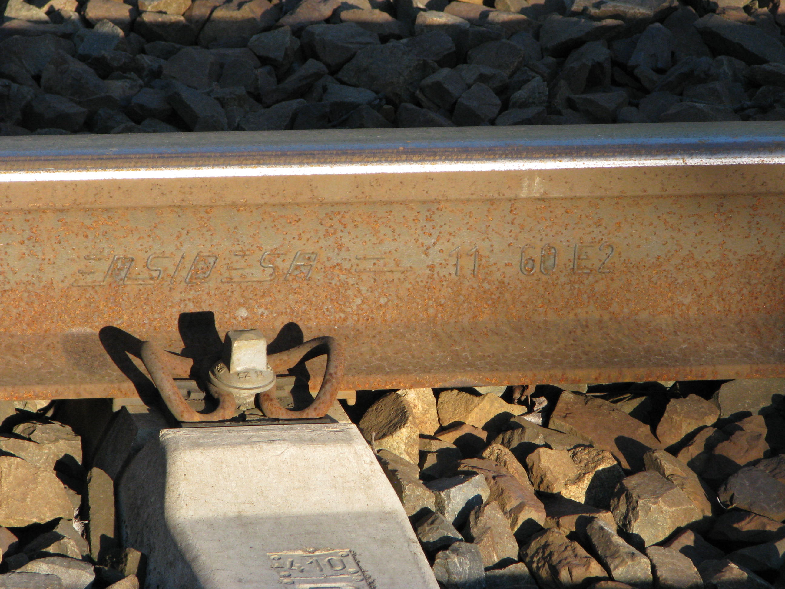 Walzzeichen: ENSIDESA – Die Welt der Eisenbahnschienen