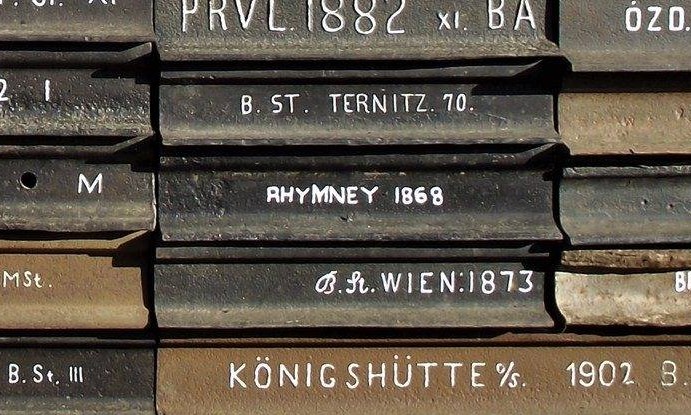 Walzzeichen: RHYMNEY STEEL – Die Welt der Eisenbahnschienen